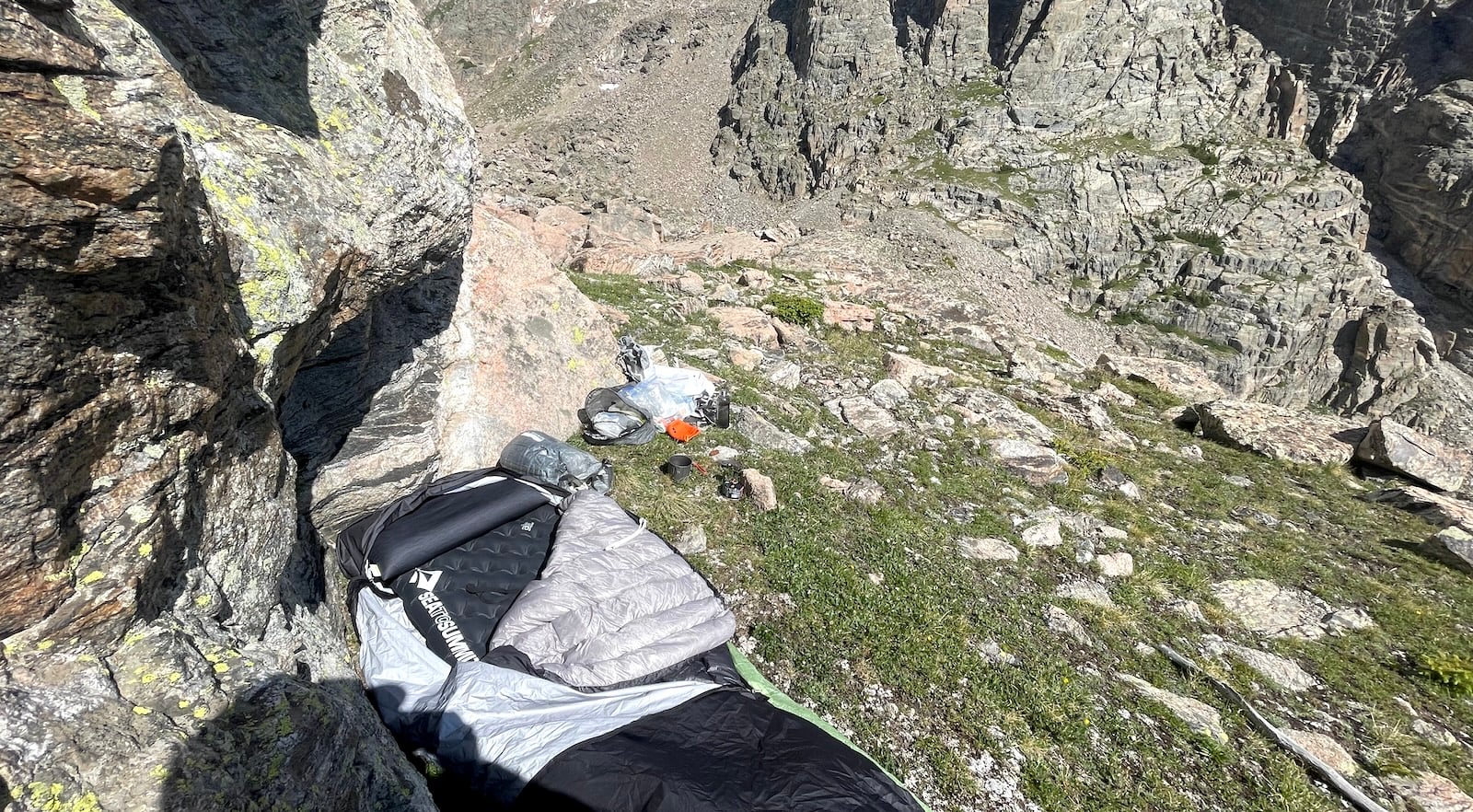 Narrow vs. wide pads with bivy sacks - Backpacking Light